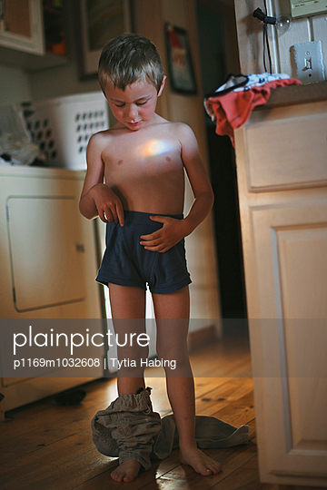 Photography Library Plainpicture Plainpicture P1169m1032608 Boy In 